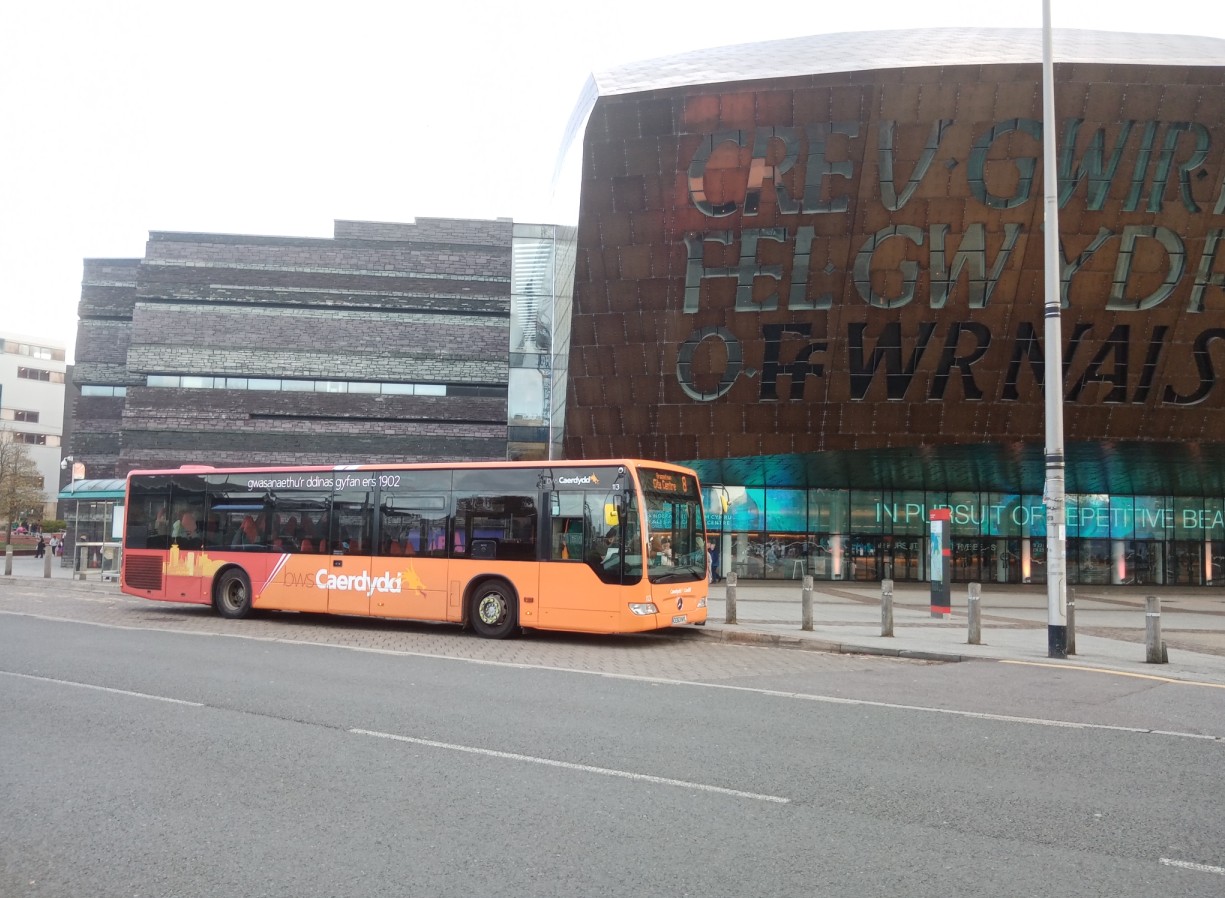 𝗕𝘂𝘀-𝗕𝗼𝗼𝗸-𝗕𝗲𝘃𝗲𝗿𝗮𝗴𝗲- Cardiff Bus No.8 – Cardiff Capers